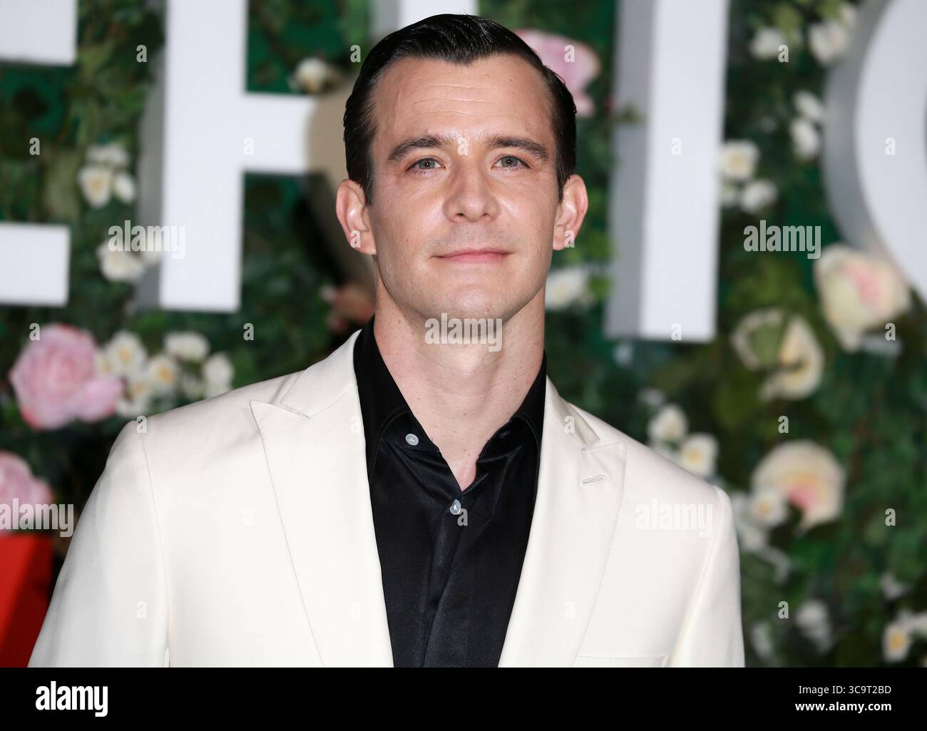 Luke thompson bridgerton hi-res stock photography and images - Alamy