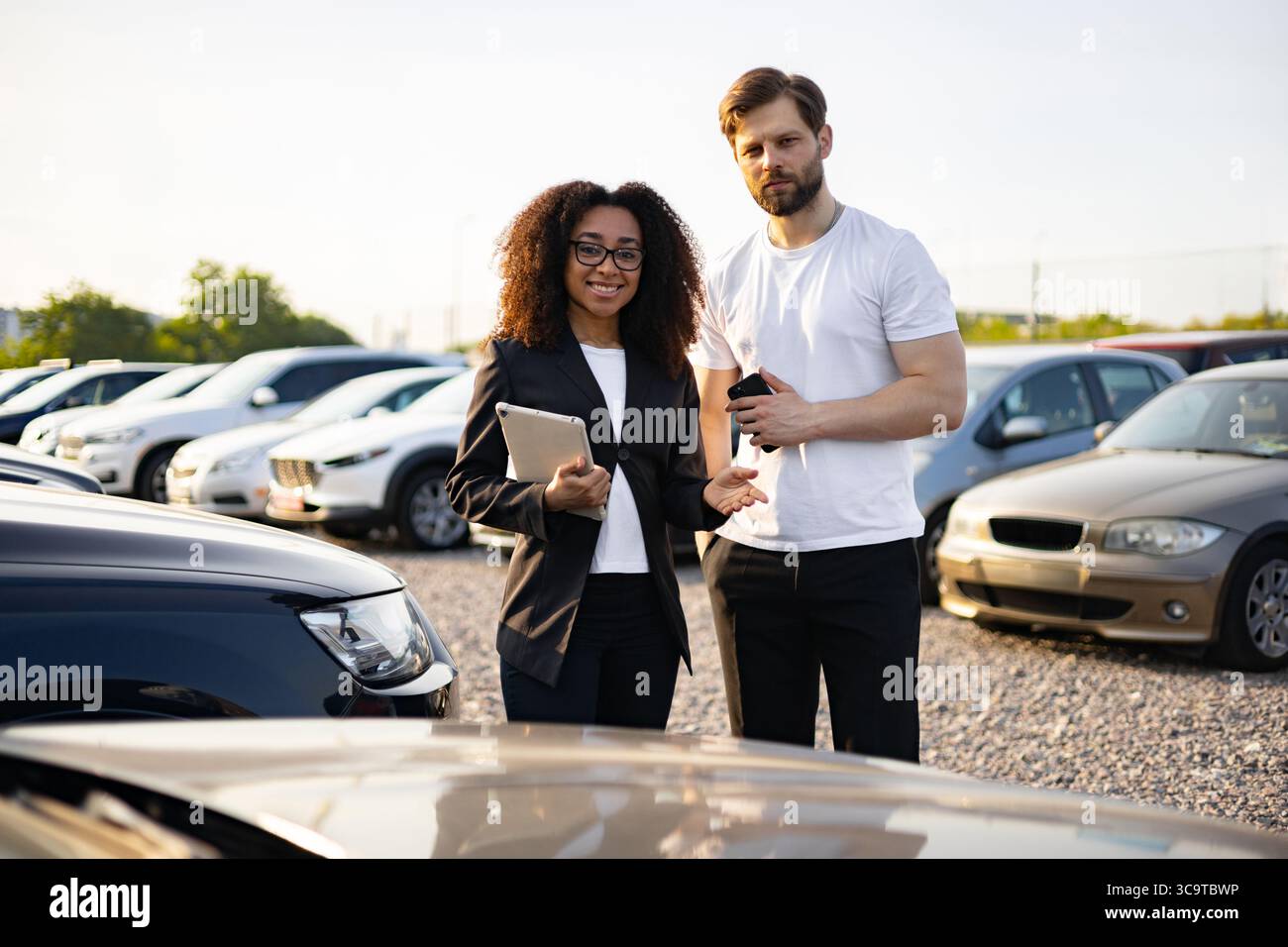Salesperson customer serious hi-res stock photography and images - Alamy