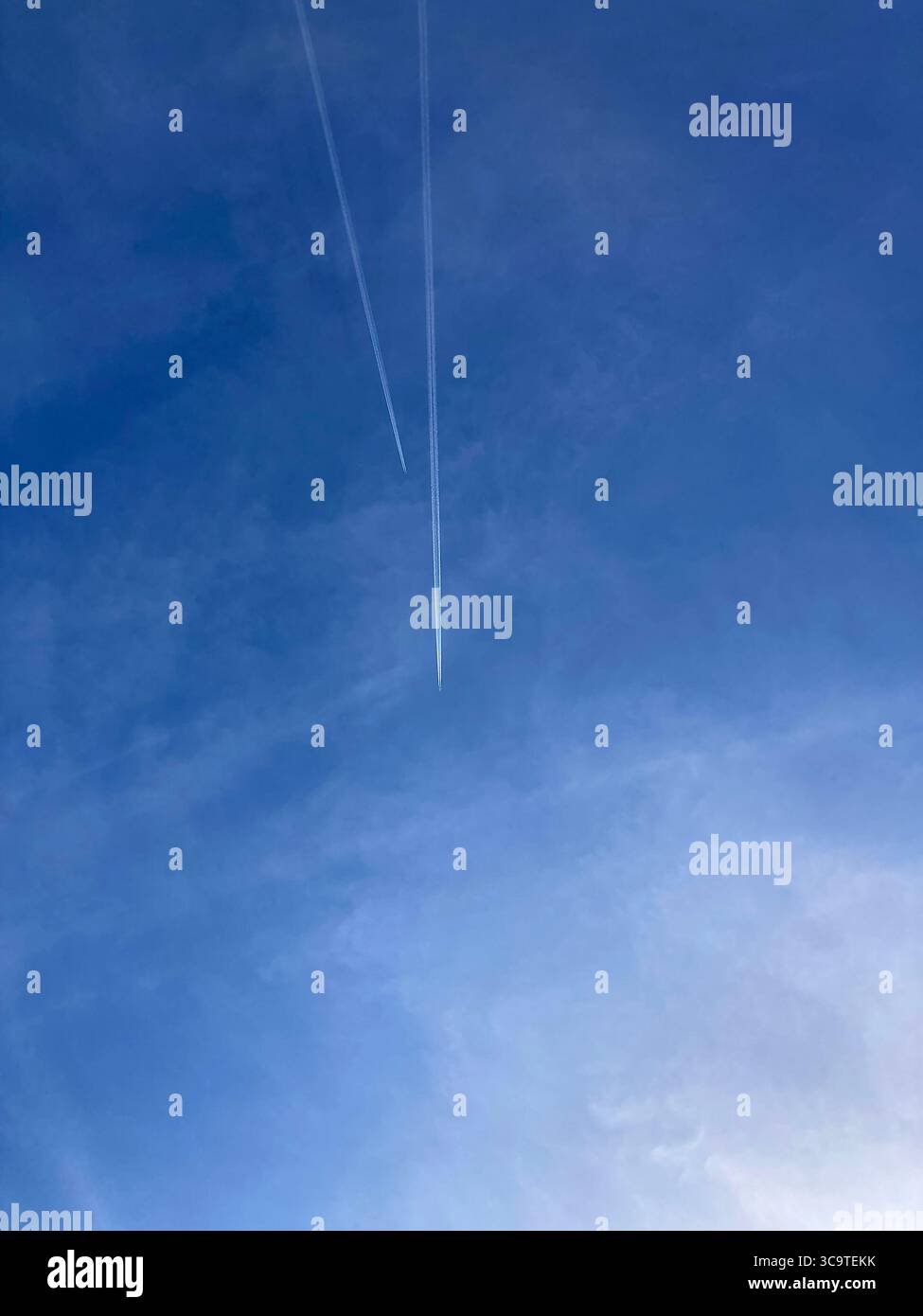 jet aircraft contrails Stock Photo - Alamy