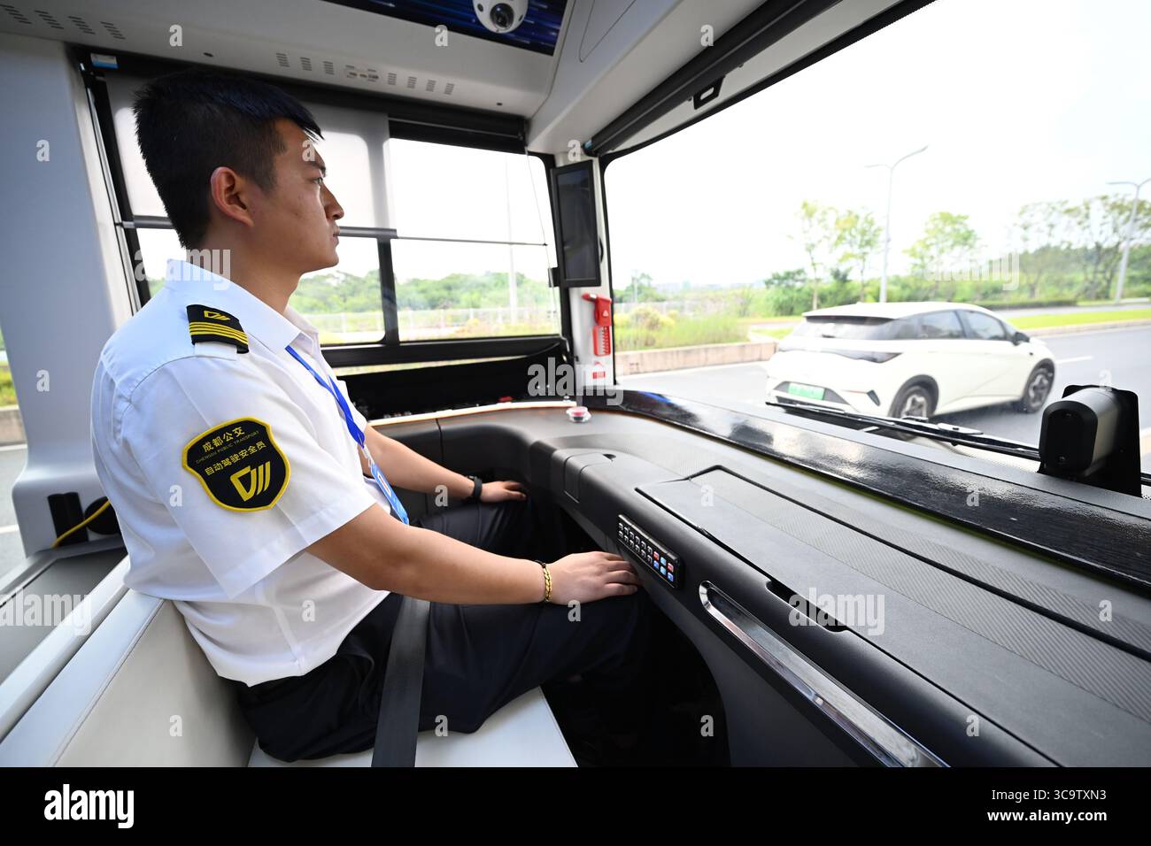The first autonomous driving bus route in chengdu is undergoing hi-res ...
