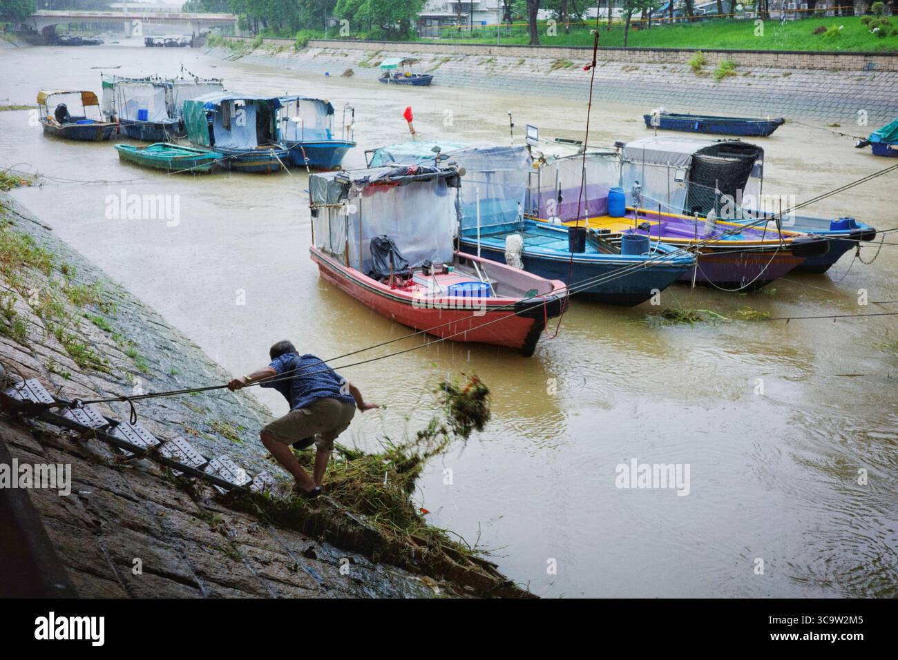 Black rainstorm warning signal hi-res stock photography and images - Alamy