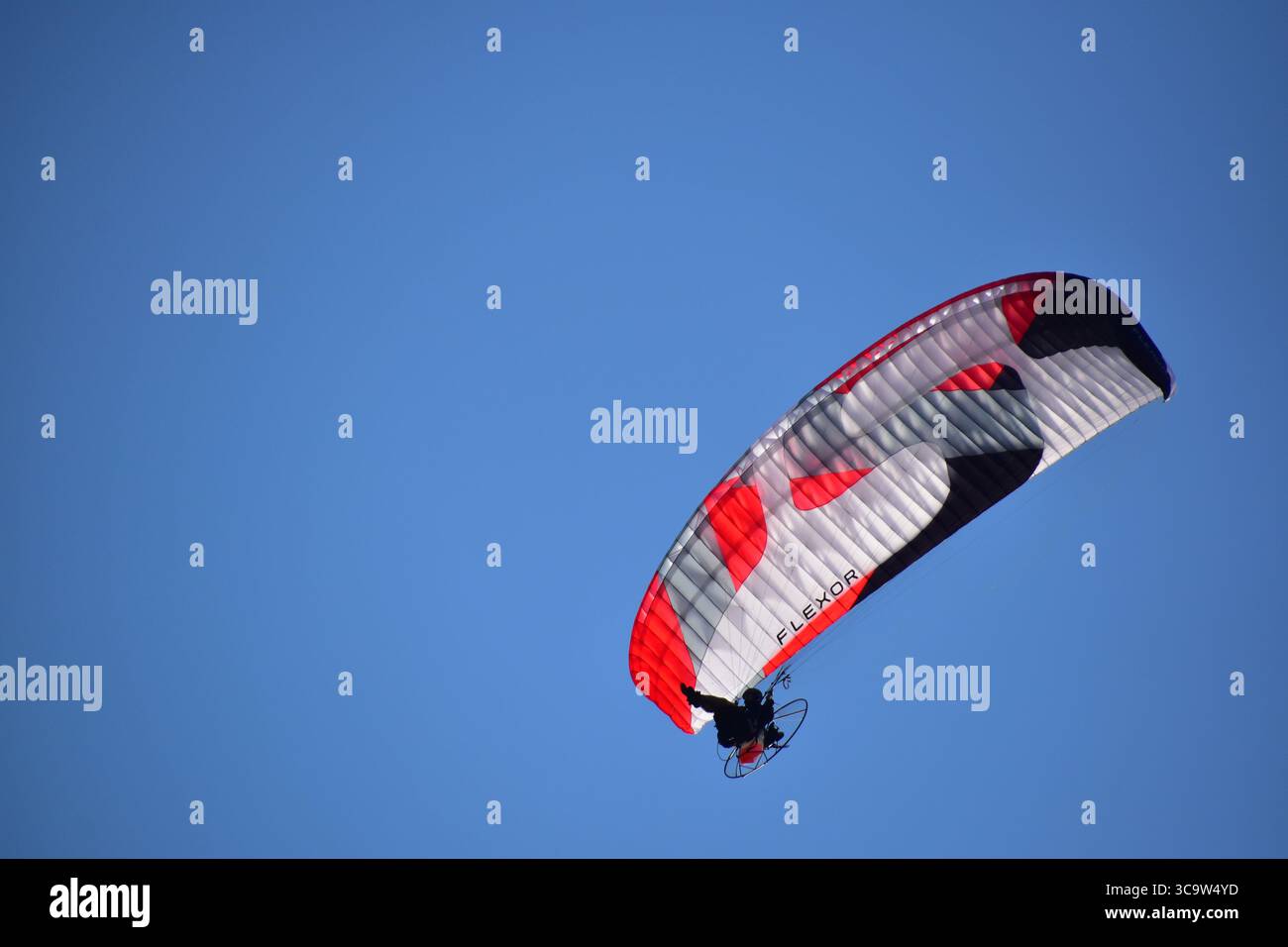 Rc paraglider hi-res stock photography and images - Alamy