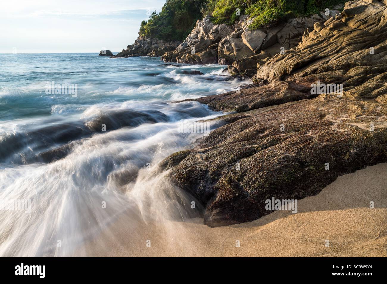 Playa bahias de huatulco hi-res stock photography and images - Alamy