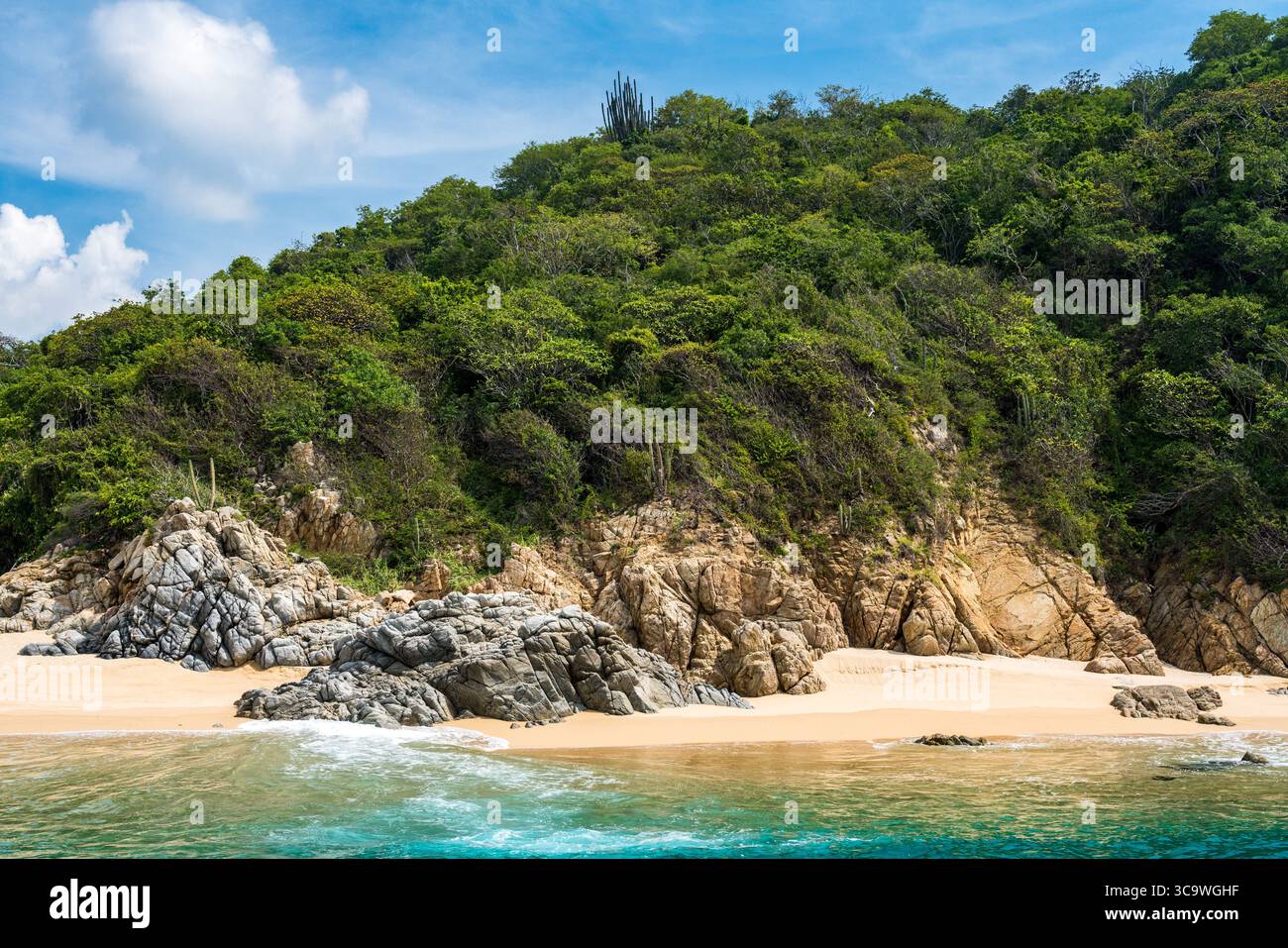 Playa cacaluta huatulco hi-res stock photography and images - Alamy