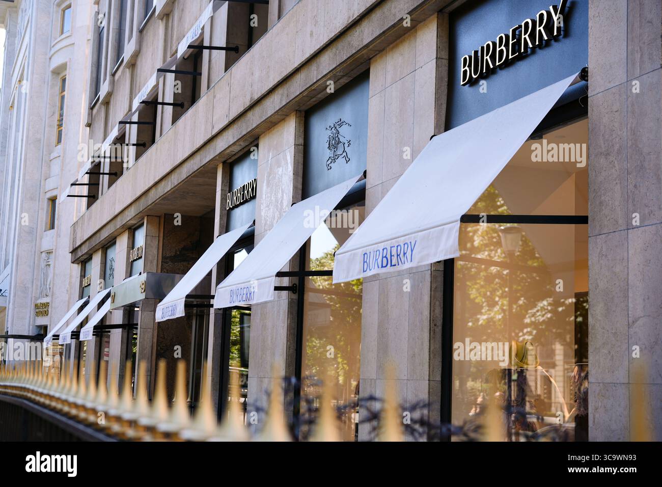 Burberry shop paris hi-res stock photography and images - Alamy