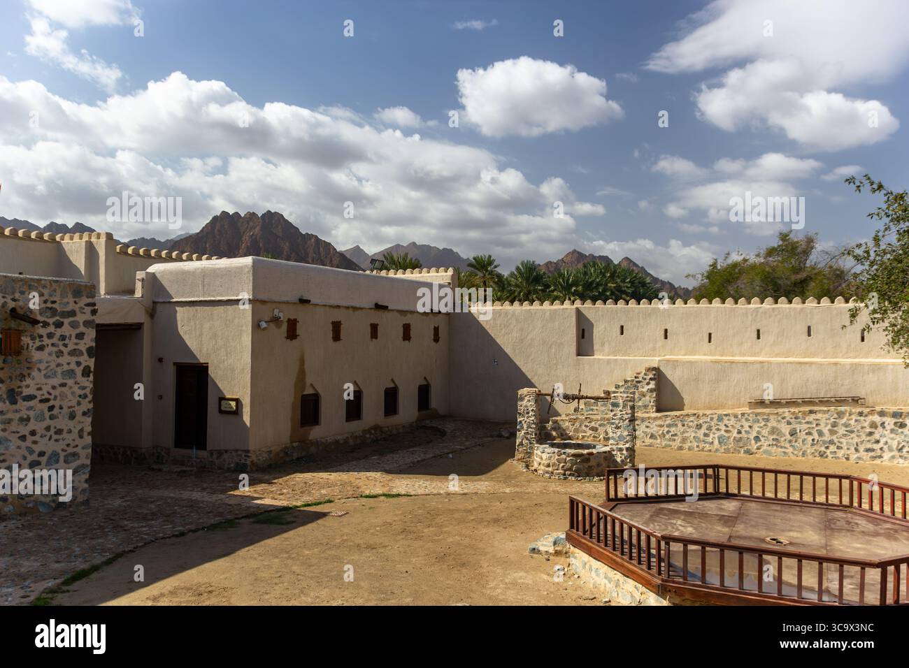Arid hillside backdrop hi-res stock photography and images - Alamy