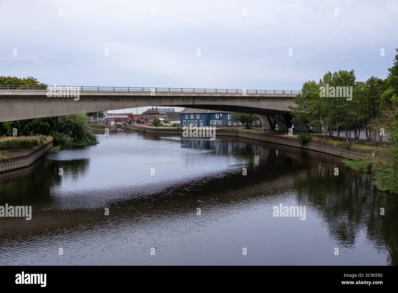 Urban bridge landscape hi-res stock photography and images - Alamy