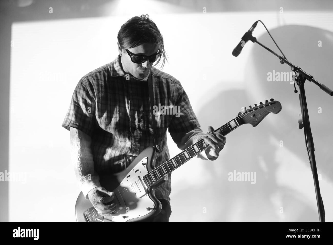 Conor Curley von der Band Fontaines D.C. bei einem Konzert in der ...