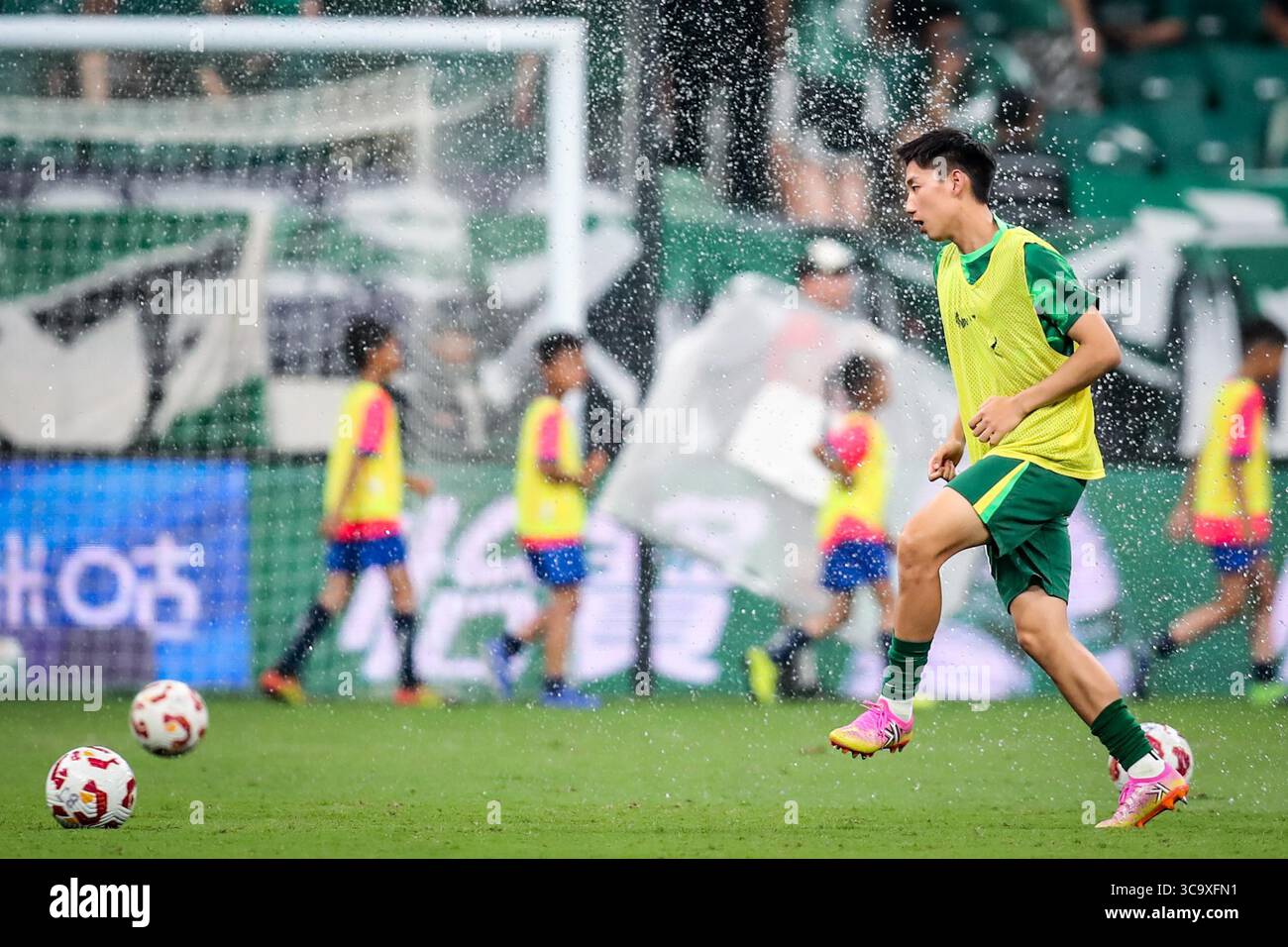 Beijing Guoan Football Club 2-2 draw Tianjin Jinmen Tiger Football Club ...