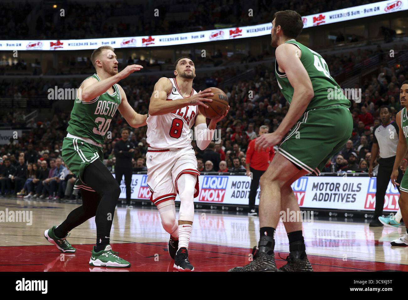 Zach lavine 8 hi-res stock photography and images - Alamy