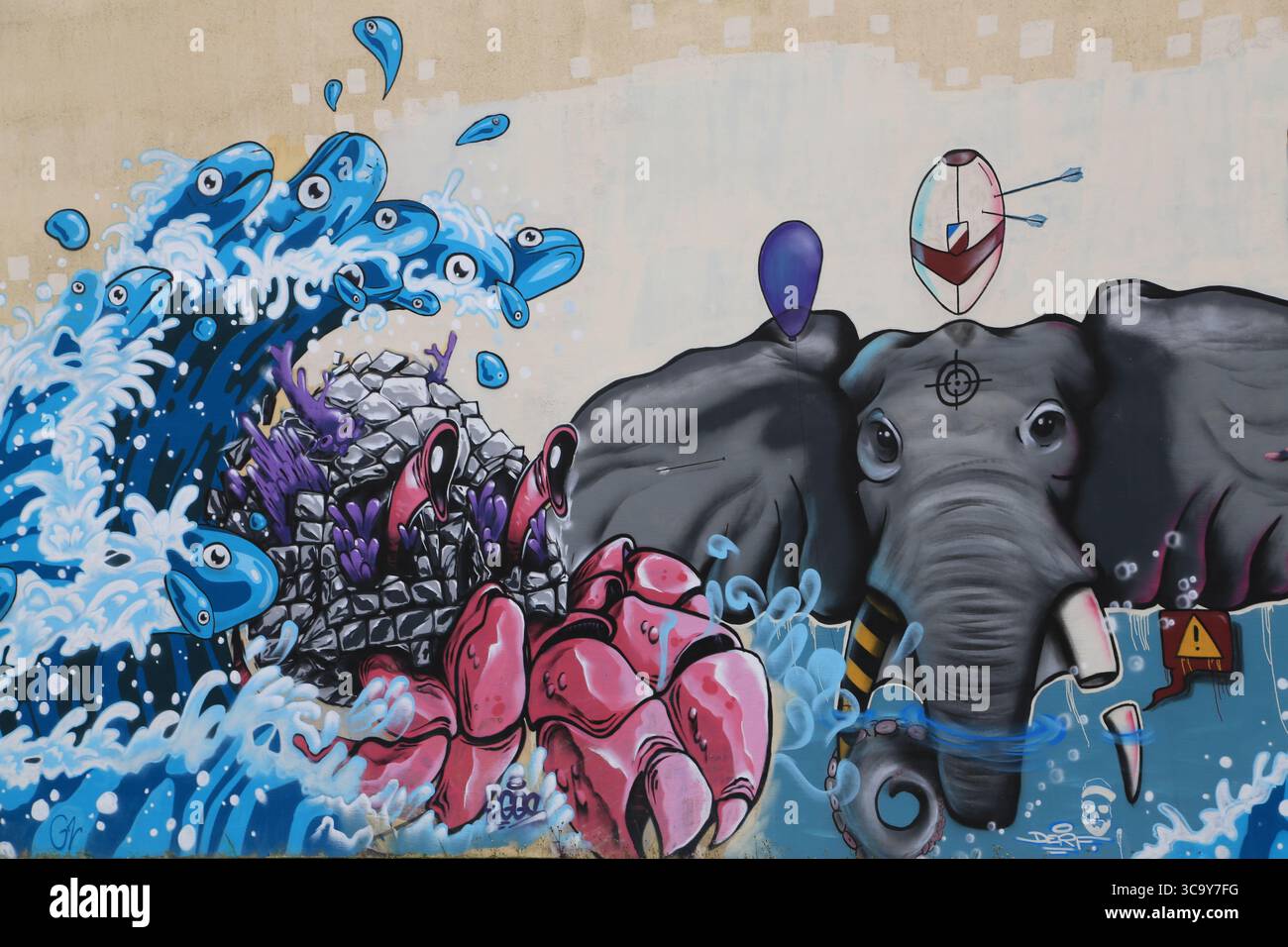 Graffiti elephant gironde hi-res stock photography and images - Alamy