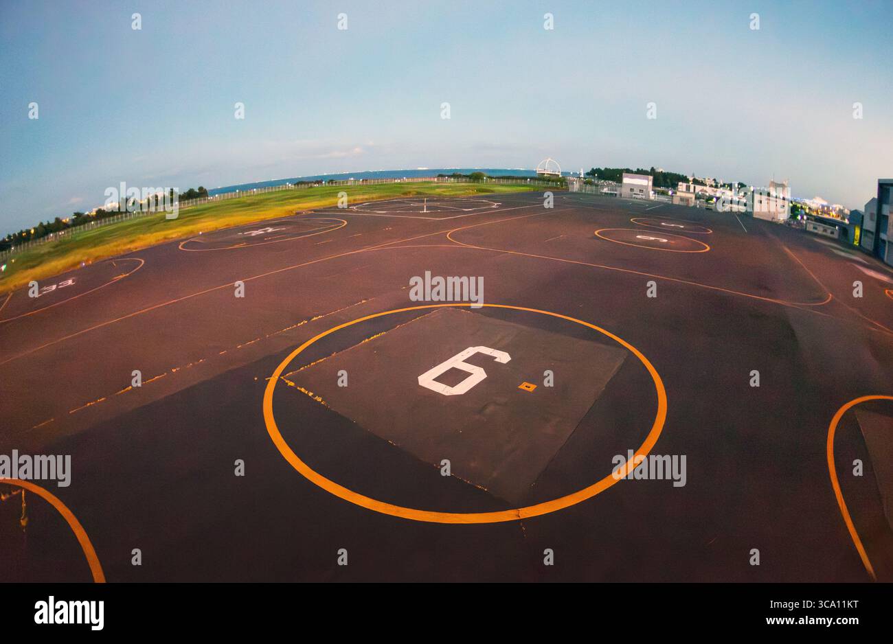 Aviation pad marking hi-res stock photography and images - Alamy