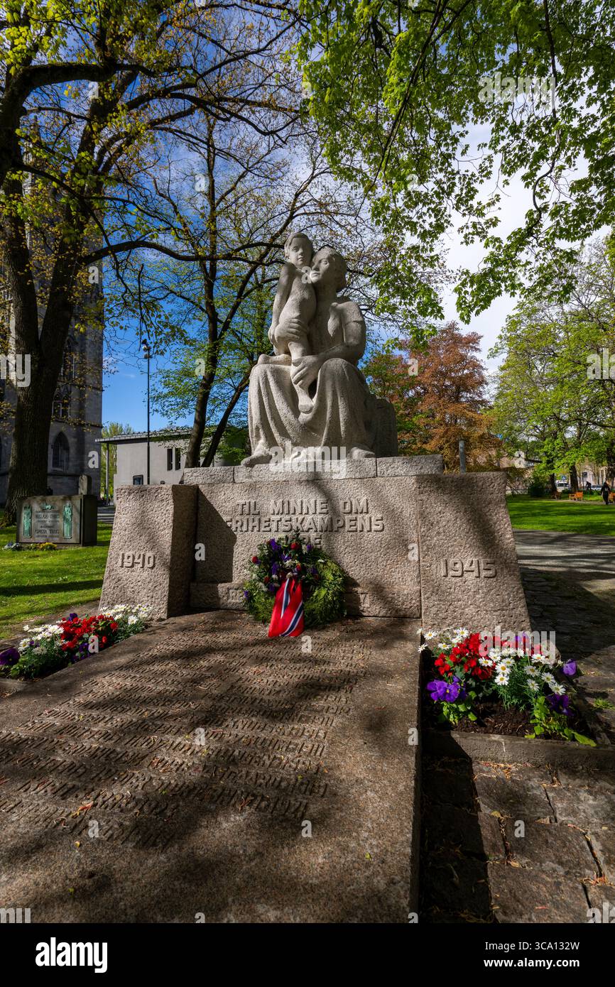Second World War memorial statue in front of the Nidaros Cathedral ...