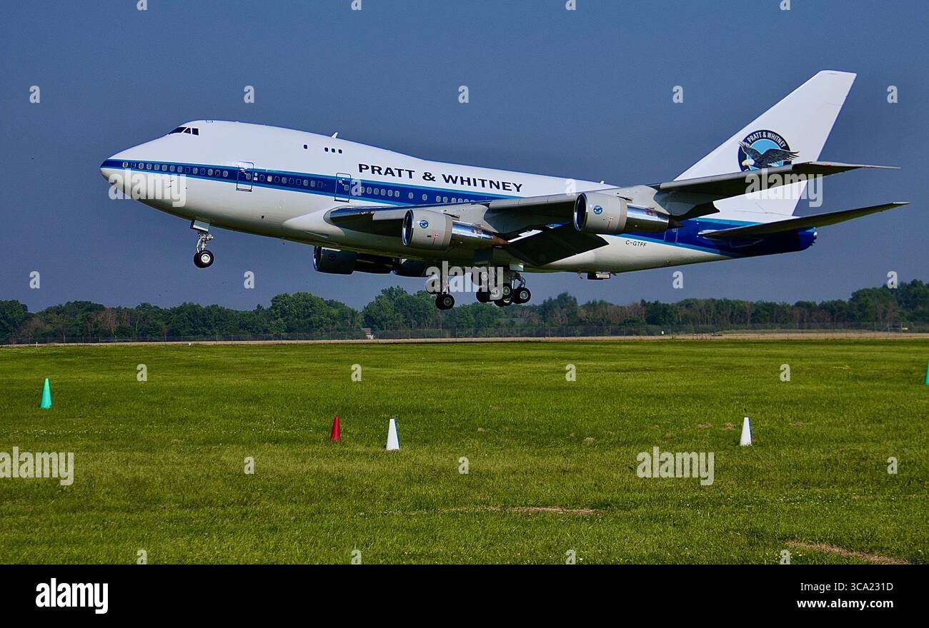 Boeing 747SP landing during EAA Oshkosh 2025 Stock Photo - Alamy