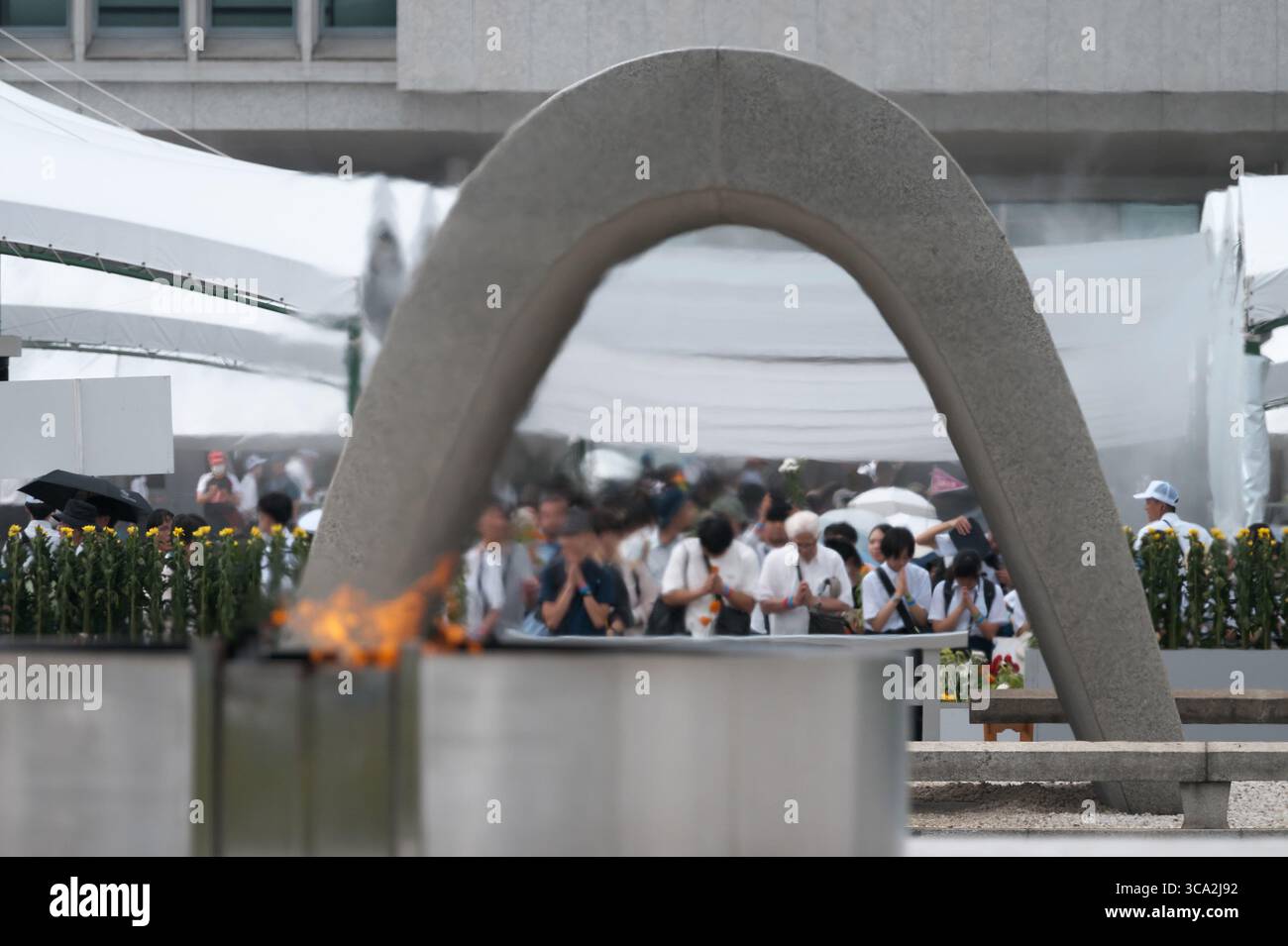 Hiroshima, Japan. 06th Aug, 2025. People pray at the ceremony for the ...