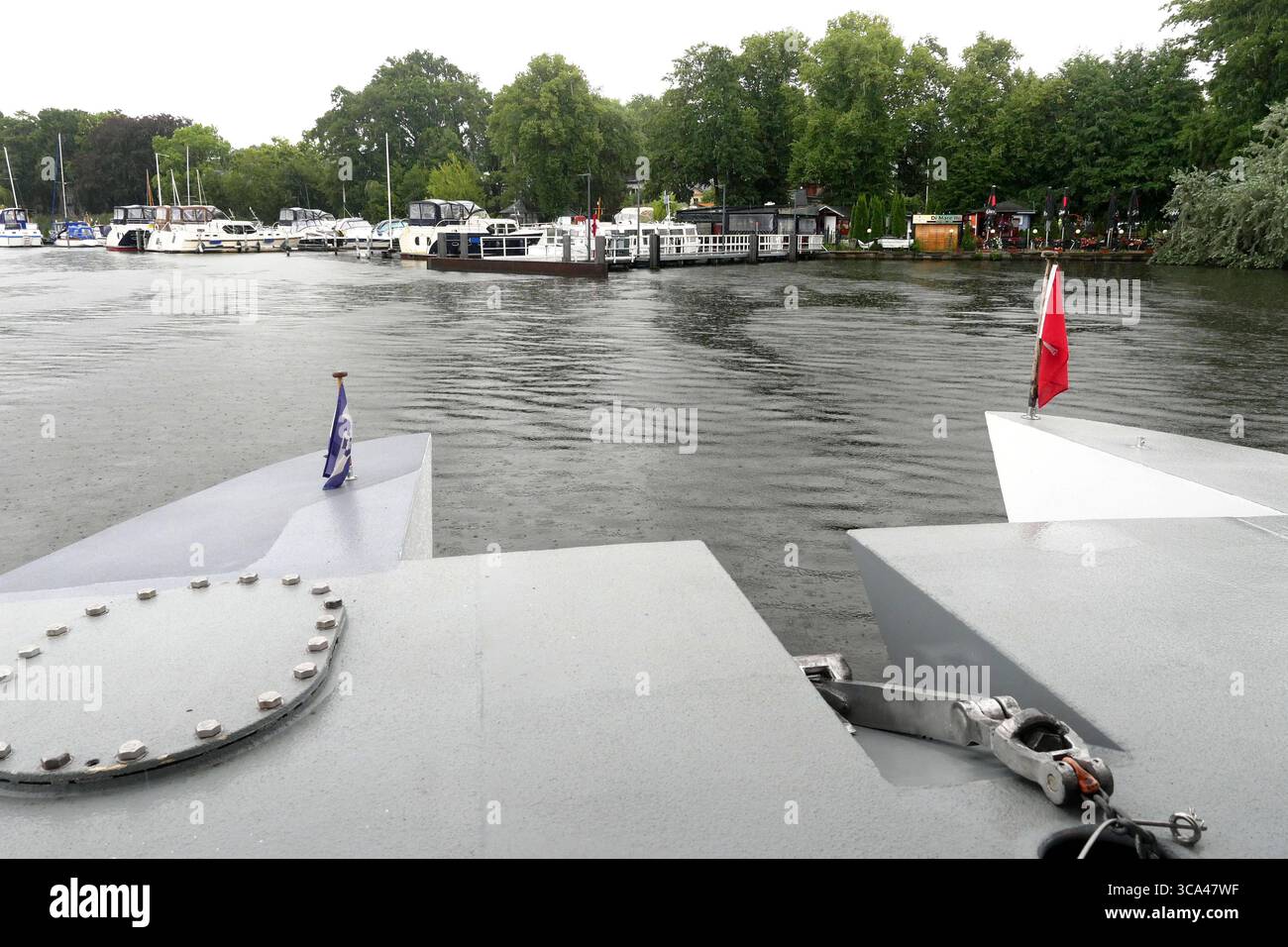 05.08.2025, Berlin - Deutschland. BVG, Fähre F12 in Treptow Köpenick ...
