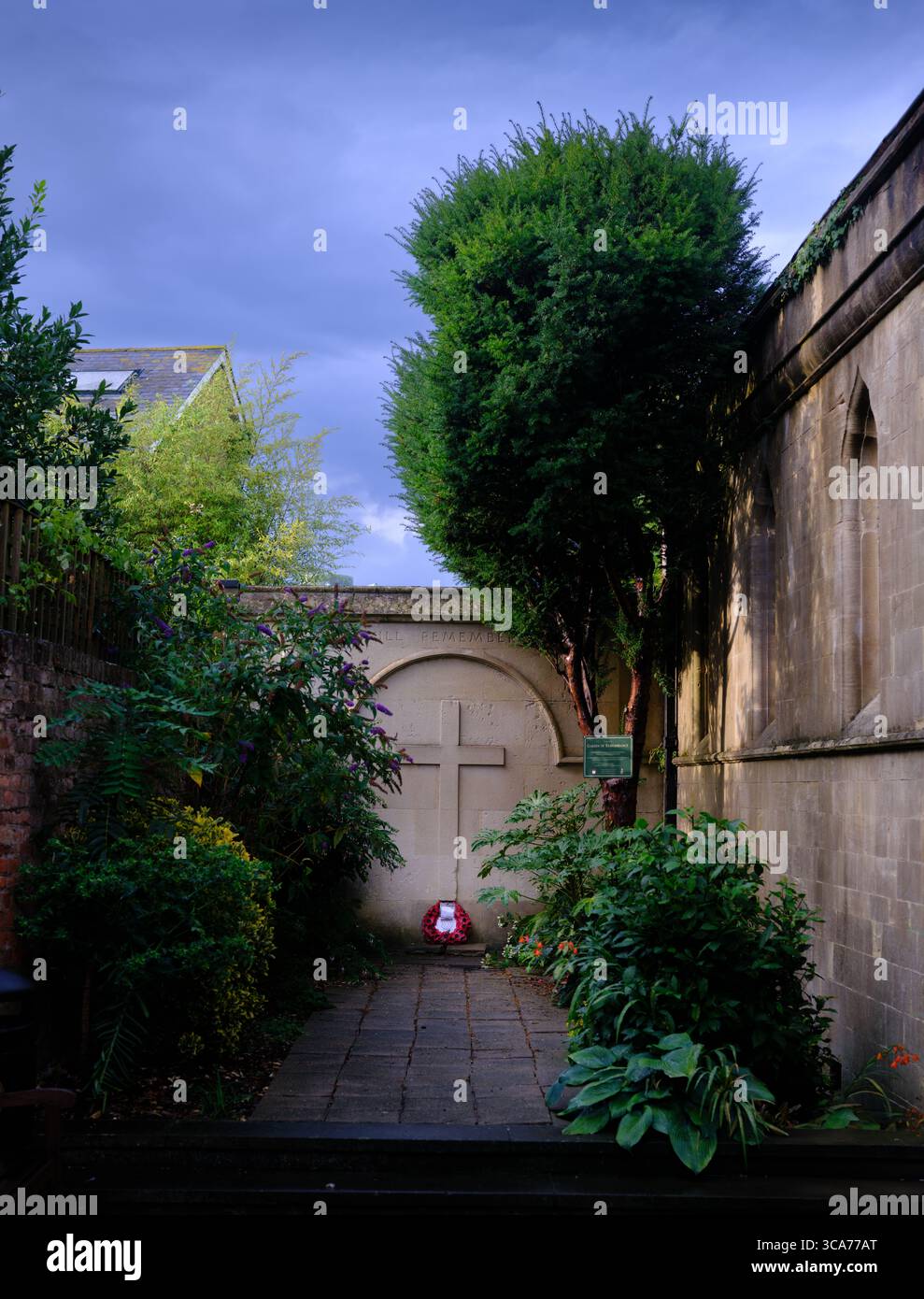 Simple military war memorial hi-res stock photography and images - Alamy