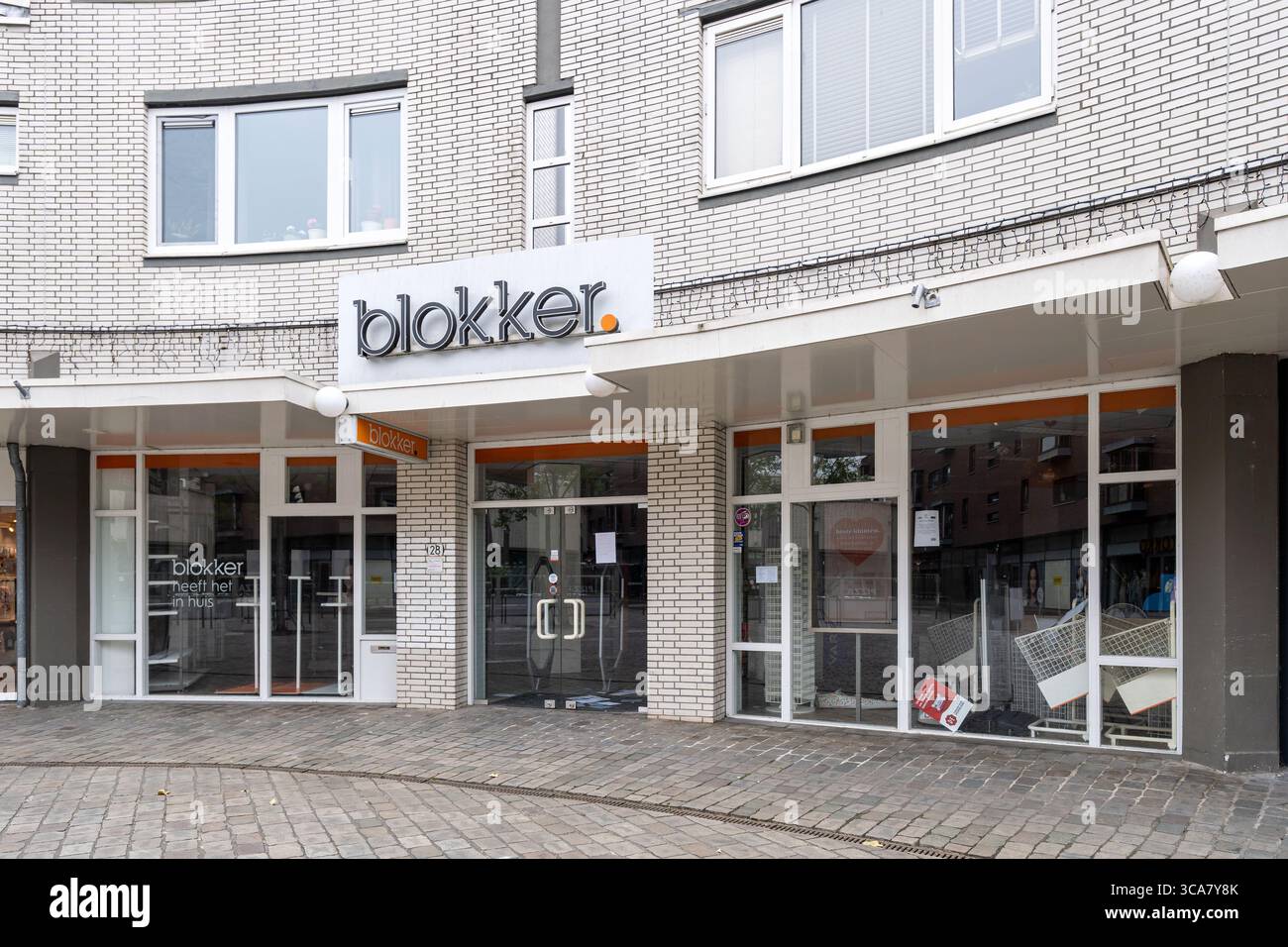 Business center closed due hi-res stock photography and images - Alamy
