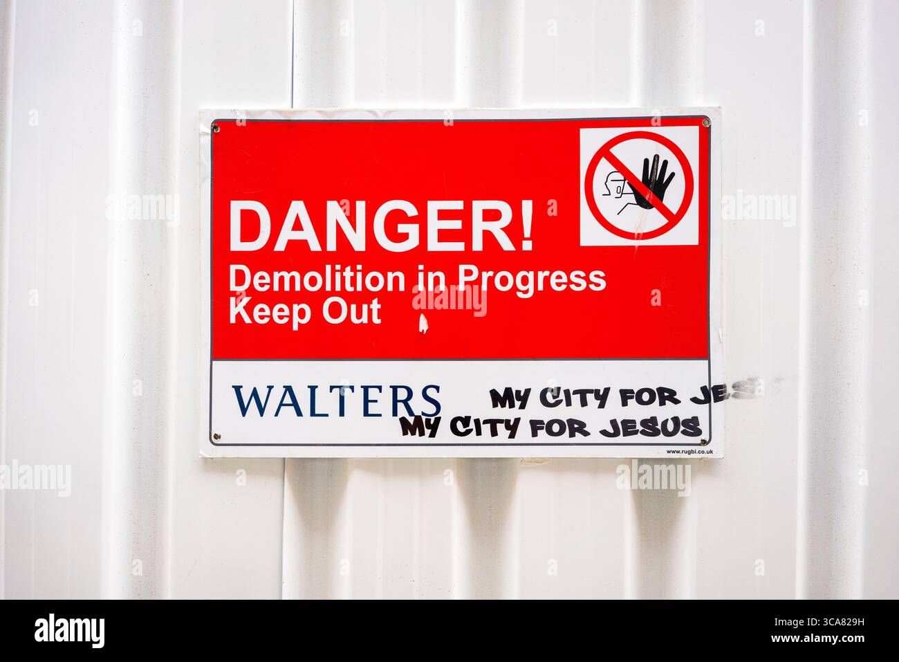 Graffiti warning sign hi-res stock photography and images - Alamy