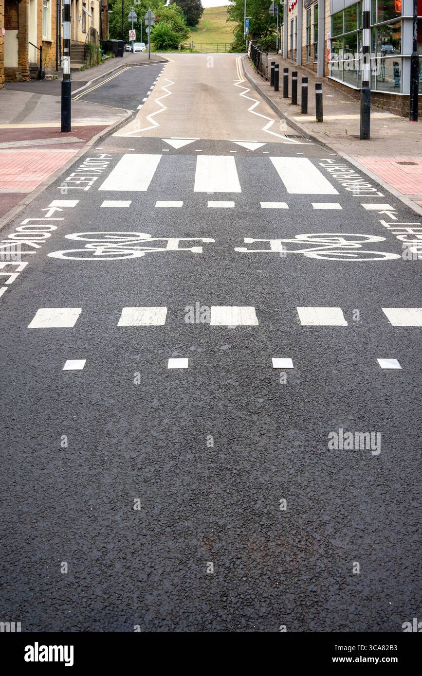 Combined pedestrian and cyclist road crossing point Stock Photo - Alamy
