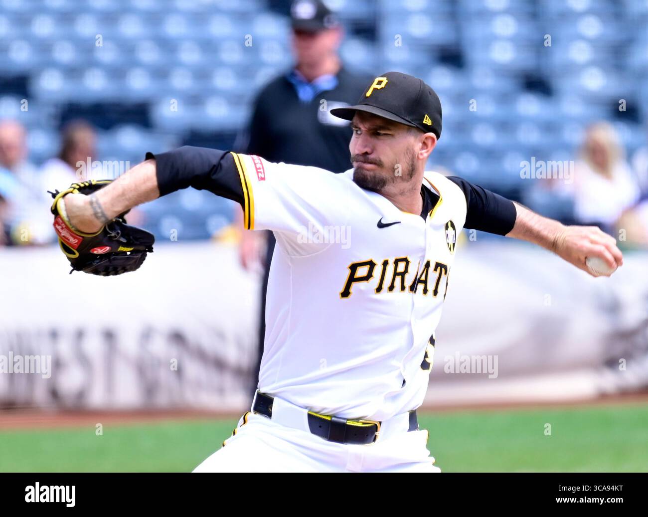 Pittsburgh Pirates pitcher Andrew Heaney (45) starts against the San ...