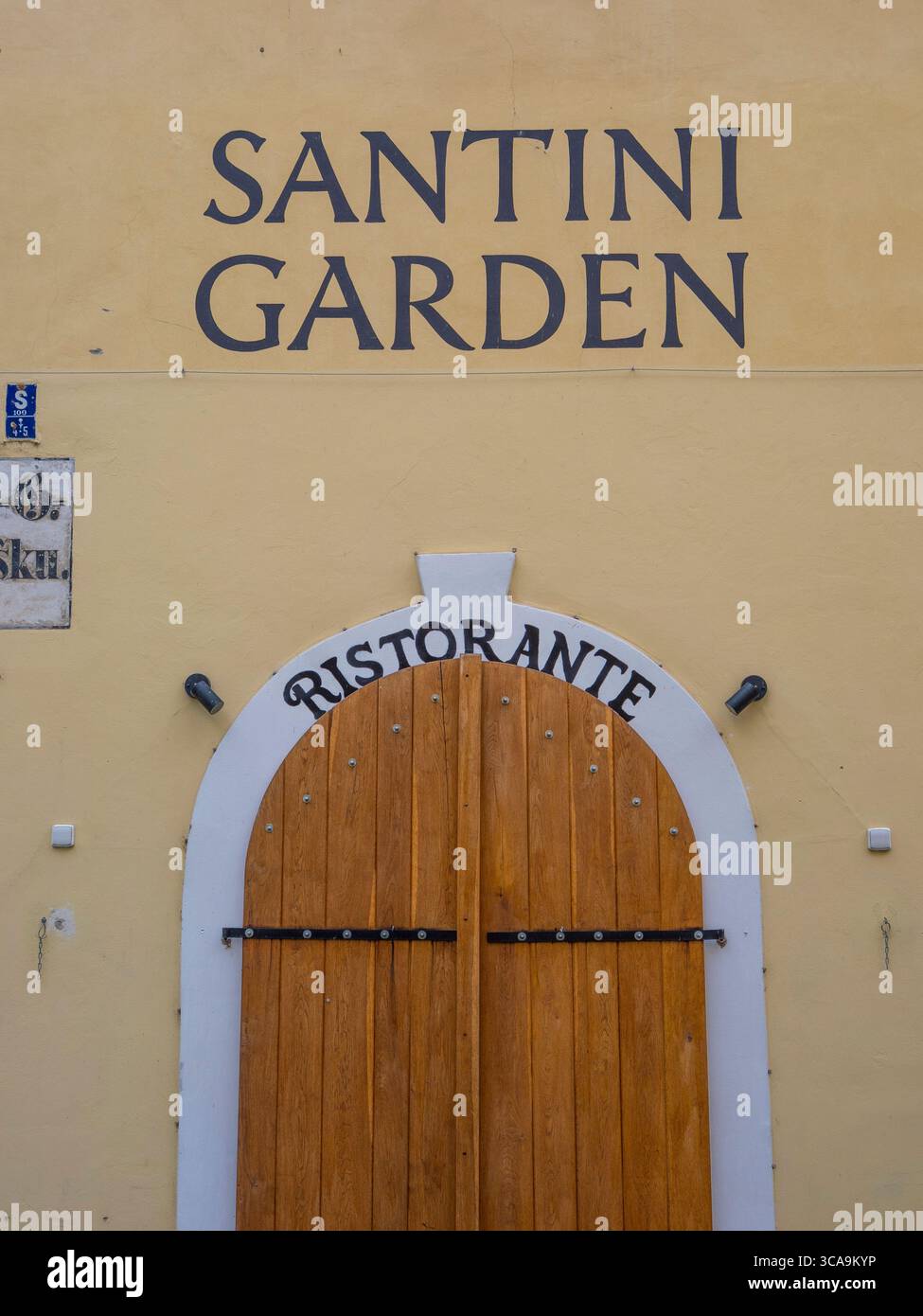 Santini garden restaurant hi-res stock photography and images - Alamy