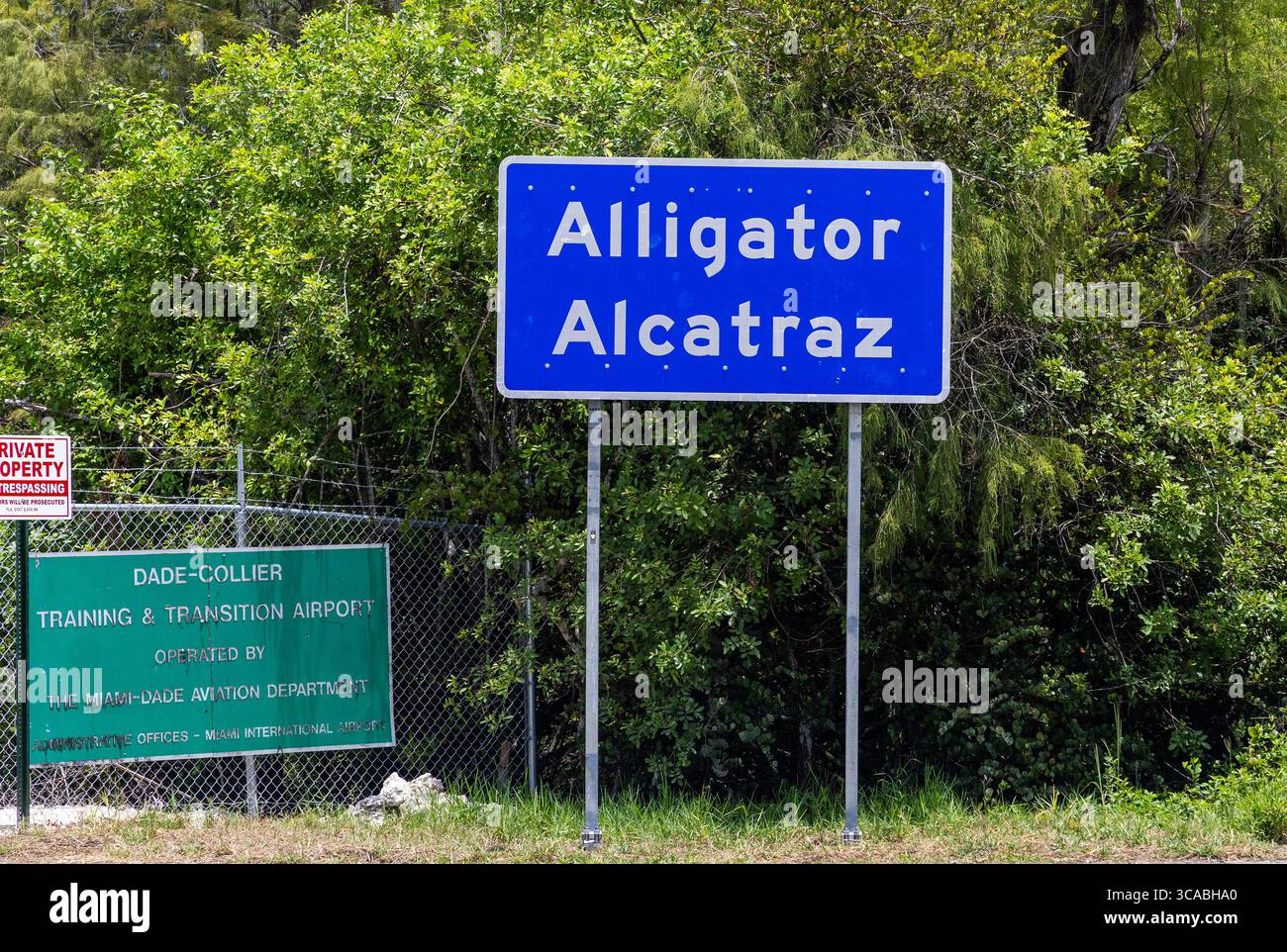 Sign alligator alcatraz immigration detention hi-res stock photography ...
