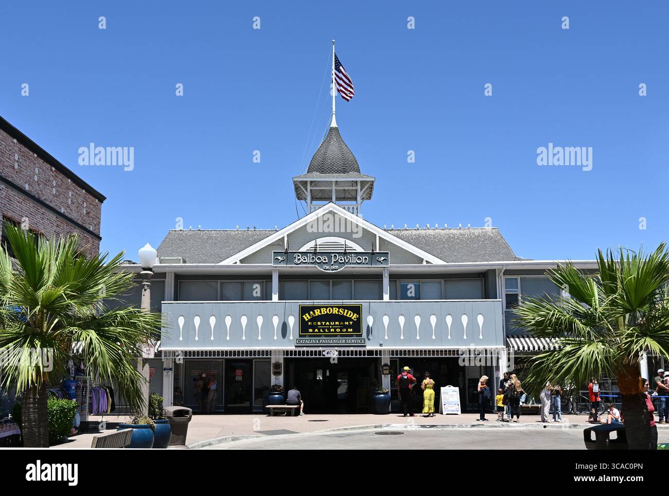 Pavilion restaurant newport beach hi-res stock photography and images ...