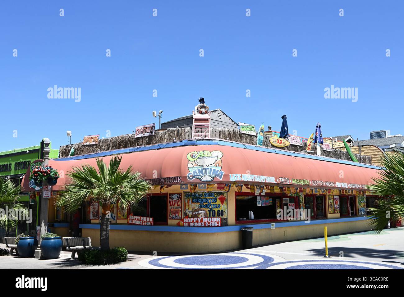 Newport saloon hi-res stock photography and images - Alamy
