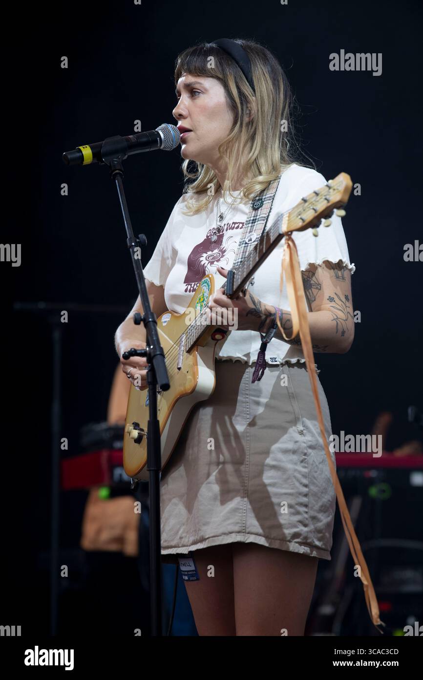 Bess atwell performing at Wilderness Festival August 2025 Stock Photo ...