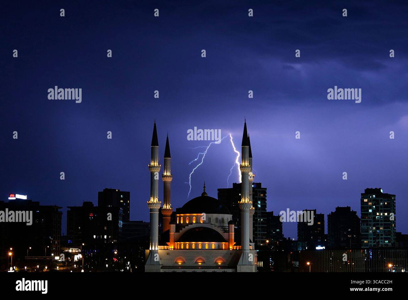 A bolt of lightning strikes behind a mosque in Istanbul, Turkey ...