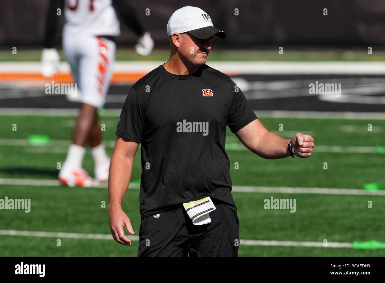 Cincinnati Bengals head coach Zac Taylor gestures during practice at ...