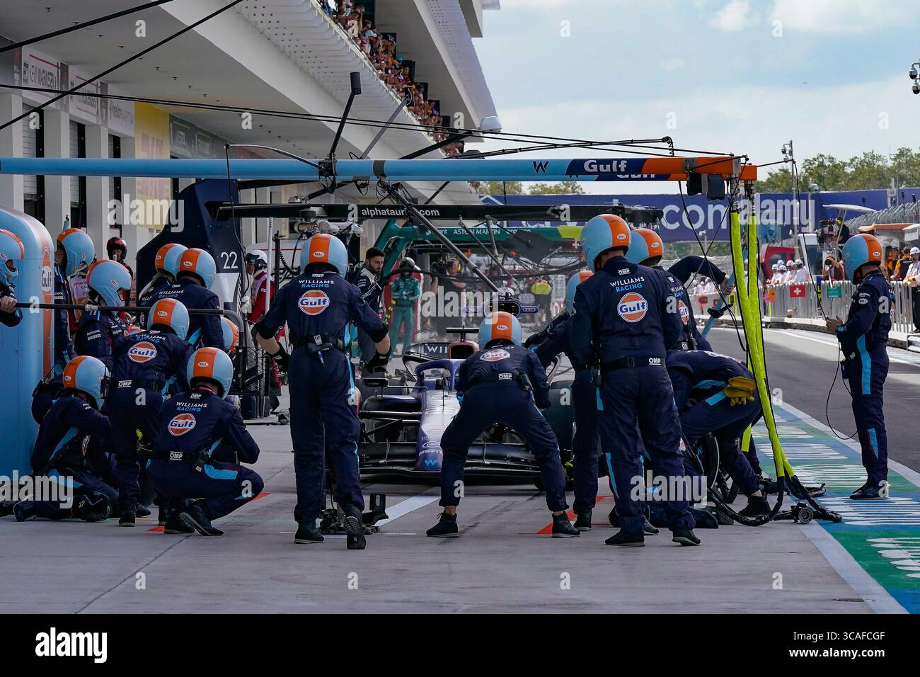 Formula 1 pitt stop hi-res stock photography and images - Alamy