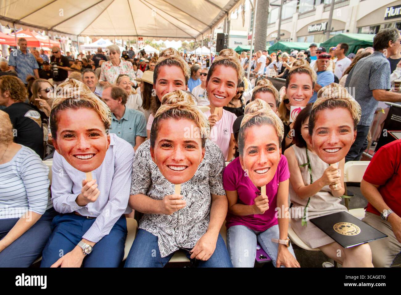 Men woman admired woman hi-res stock photography and images - Alamy