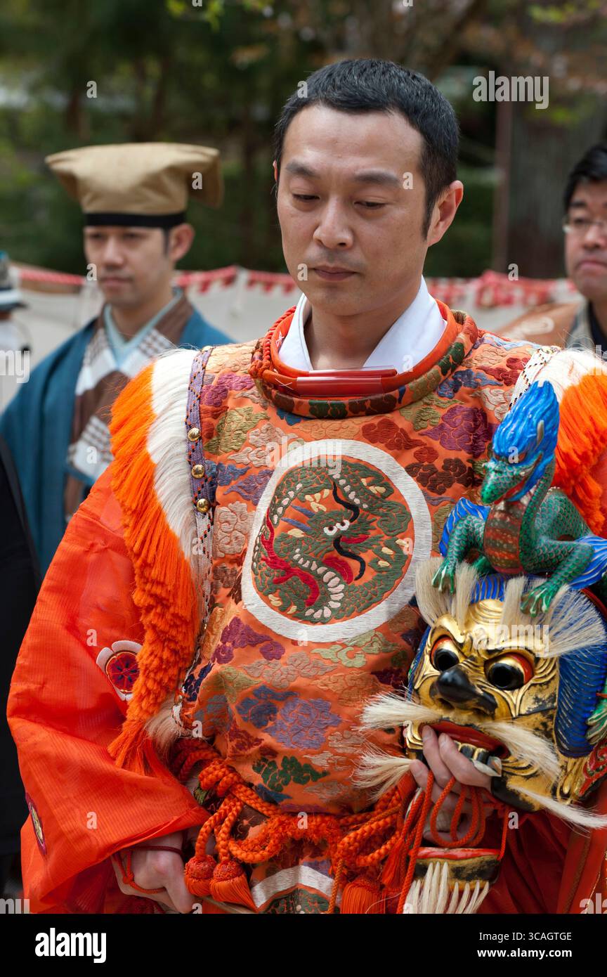 Traditional costumes from Hotaiko Hanami Gyoretsu (豊太閤花見行列), a Kyoto ...