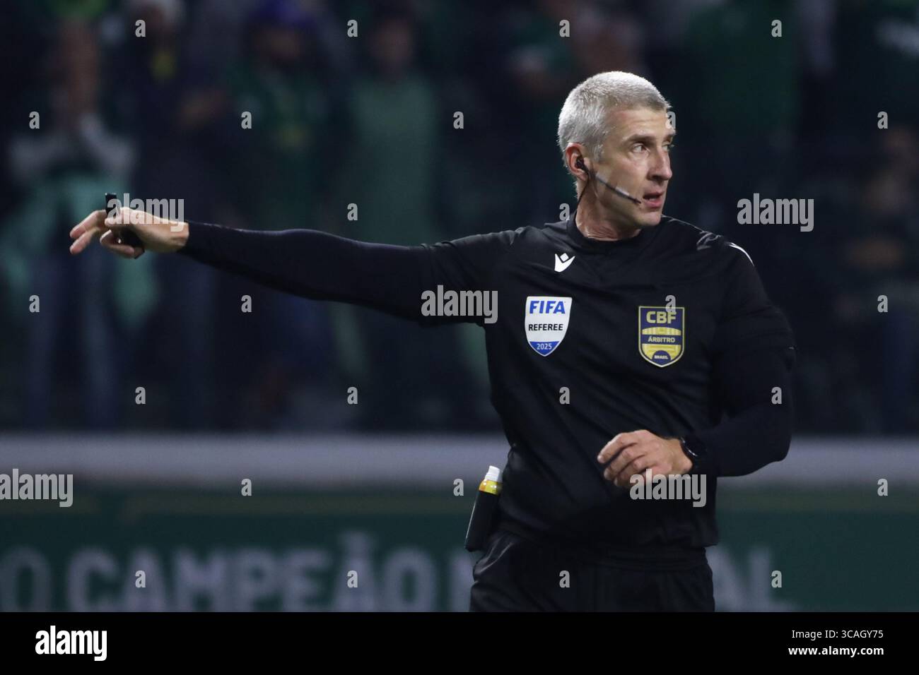 Referee Anderson Daronco during the match between Palmeiras and ...