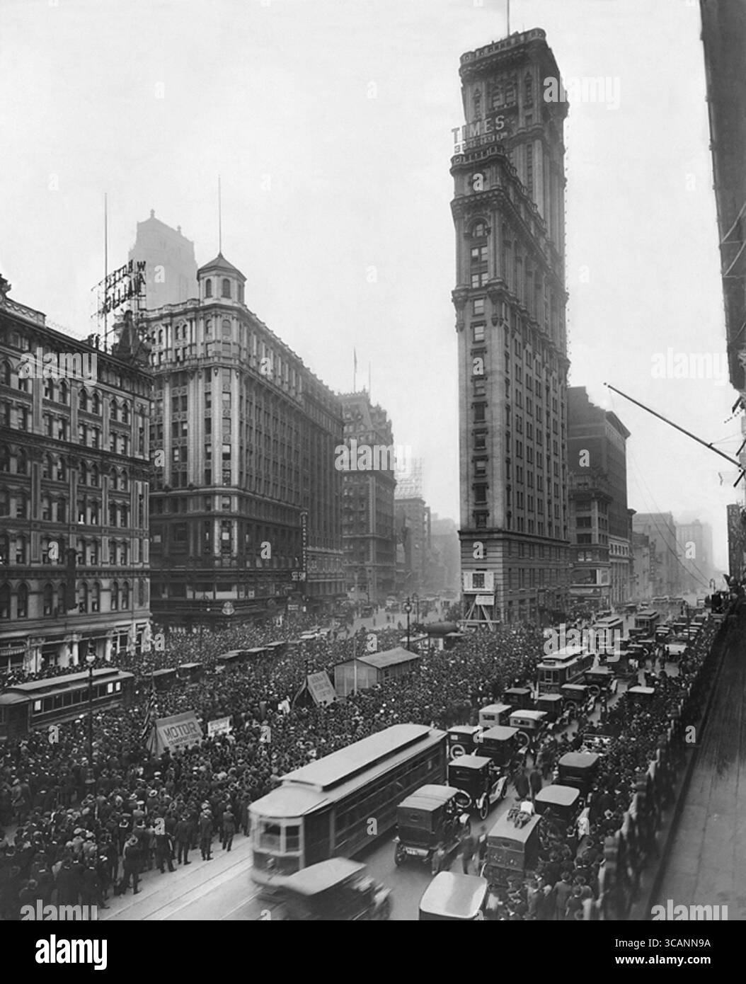 new york city 1900 - thousands gather outside The New York Times ...