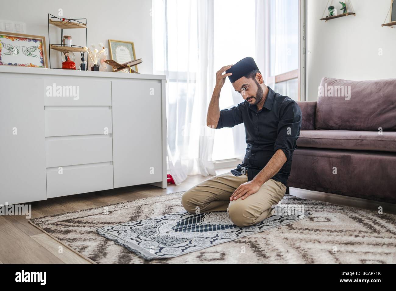 Muslim person fasting hi-res stock photography and images - Alamy