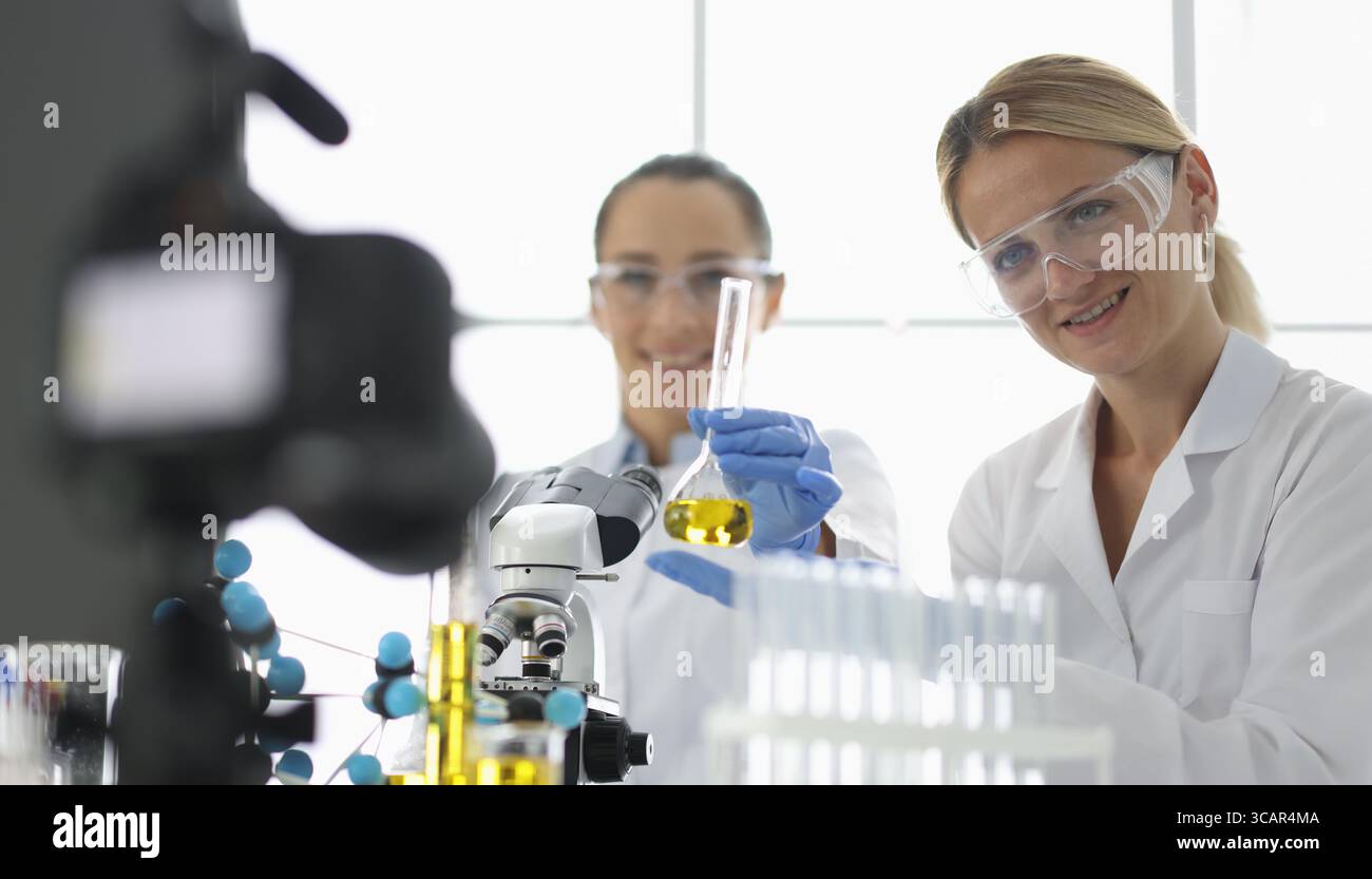 Test tubes filled bright liquids hi-res stock photography and images ...