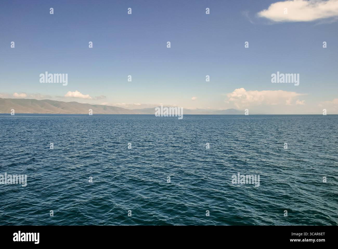 Calm ocean horizon under clear hi-res stock photography and images - Alamy