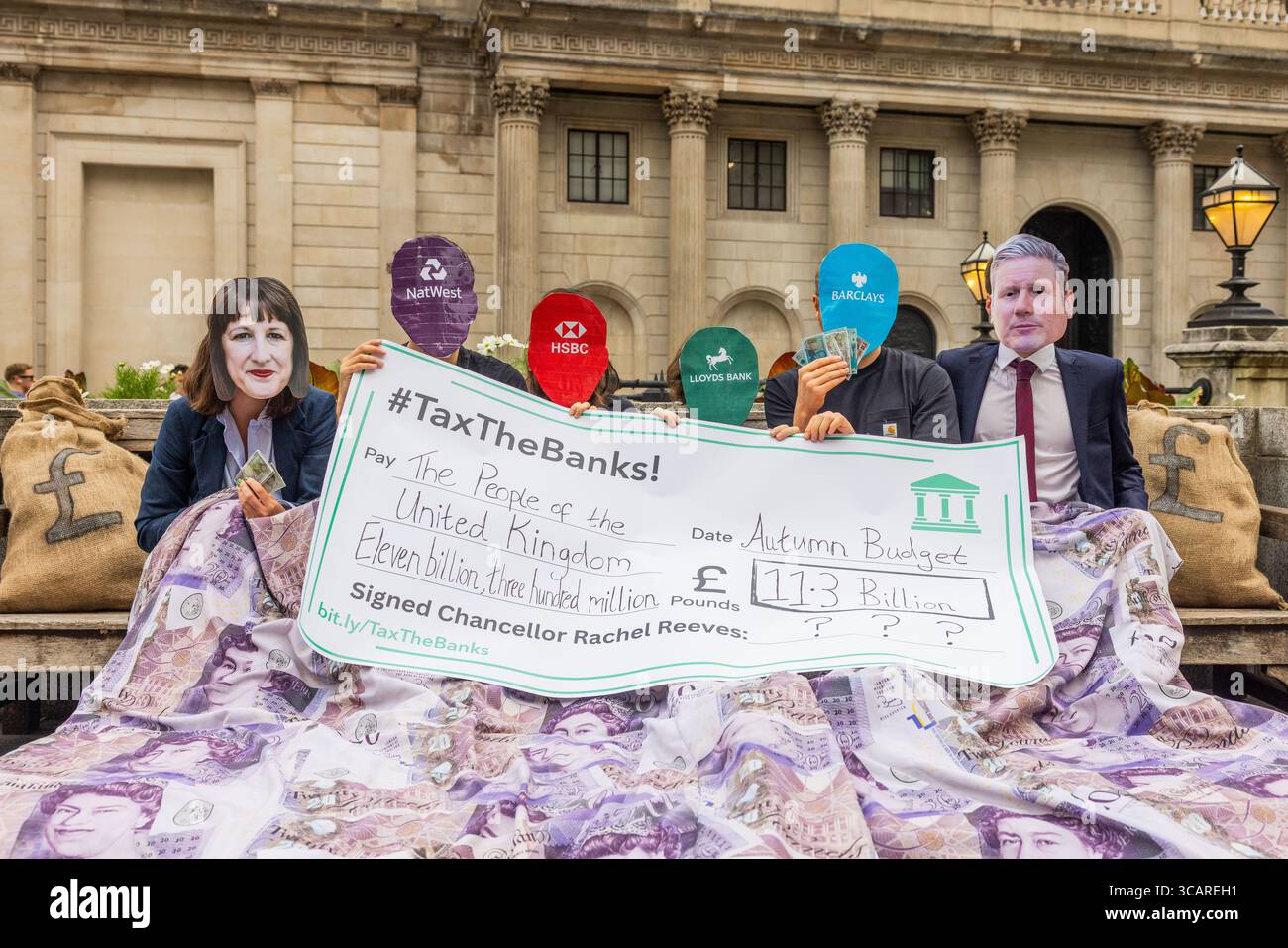Giant cheque uk hi-res stock photography and images - Alamy