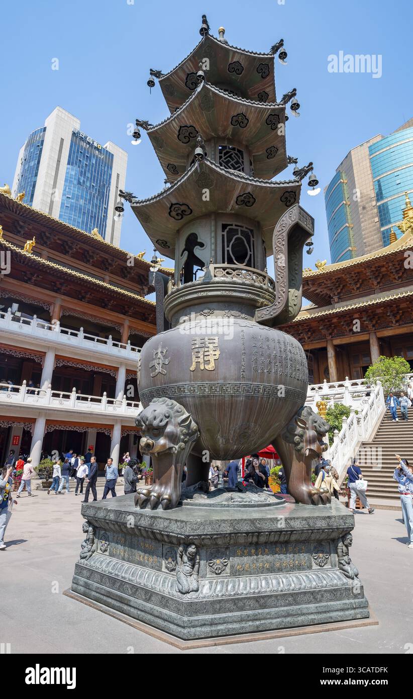 Sacred shrine, inner courtyard, Jing'an Temple, Temple of Peace and ...