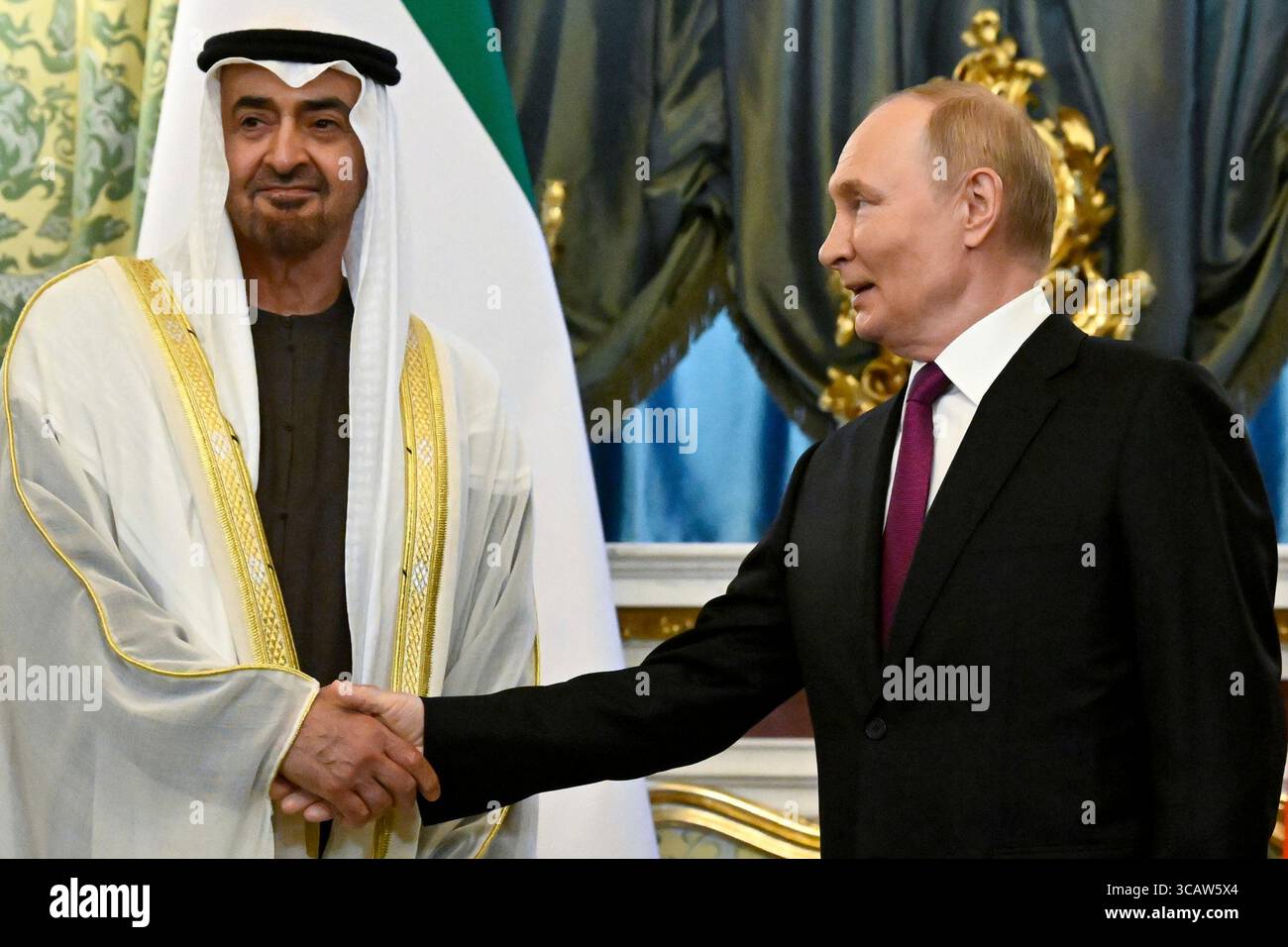 Russian President Vladimir Putin, right, and United Arab Emirates ...