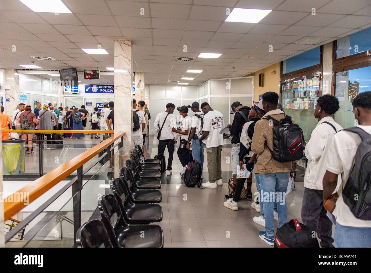 Dozens of migrants embark to leave for the peninsula, on August 7, 2025 ...