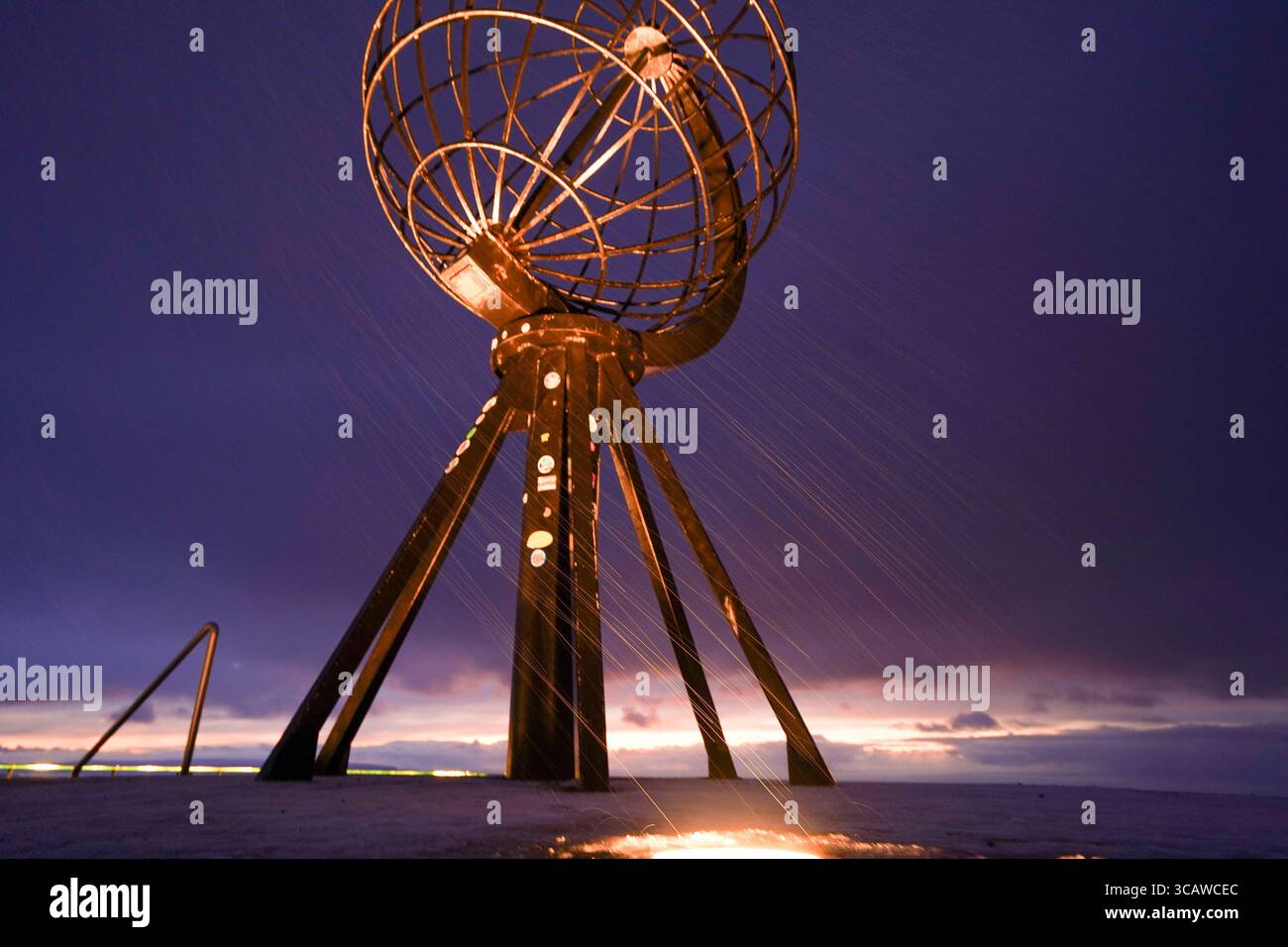 Arctic circle landmark hi-res stock photography and images - Alamy