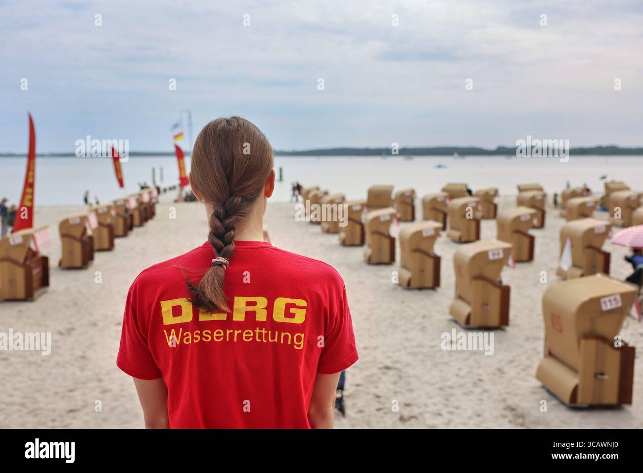 07 August 2025, Schleswig-Holstein, Travemünde: A lifeguard observes ...