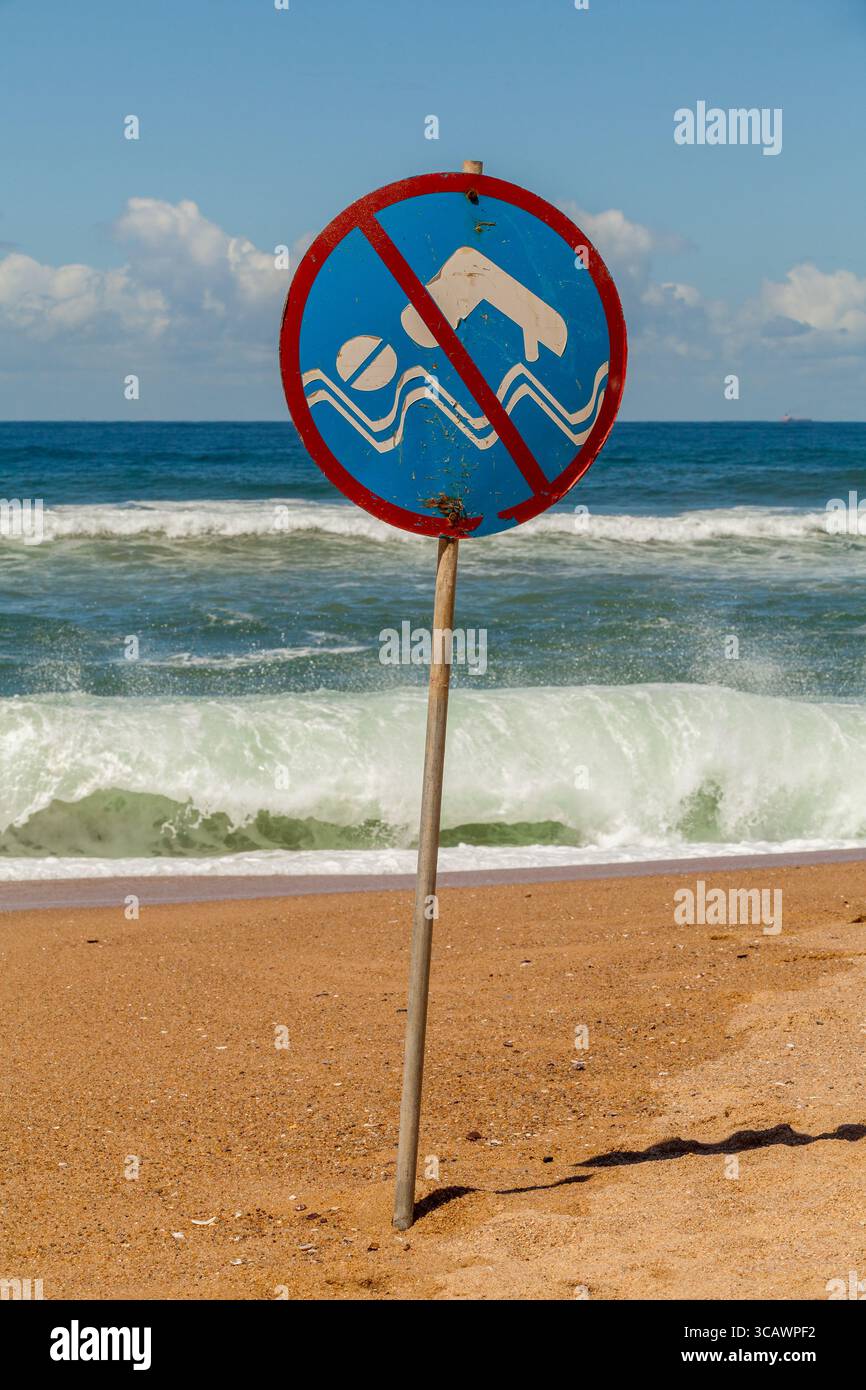 Yellow lifeguard tower flags hi-res stock photography and images - Alamy