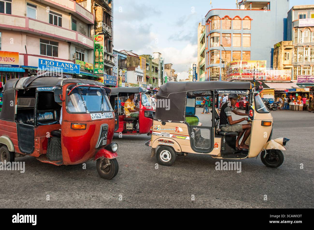 MainStreet and Dam Street roundabout, Pettah neighbourhood, Colombo ...