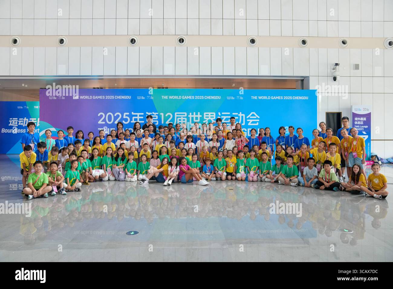 (250807) -- CHENGDU, Aug. 7, 2025 (Xinhua) -- Young singers pose for ...