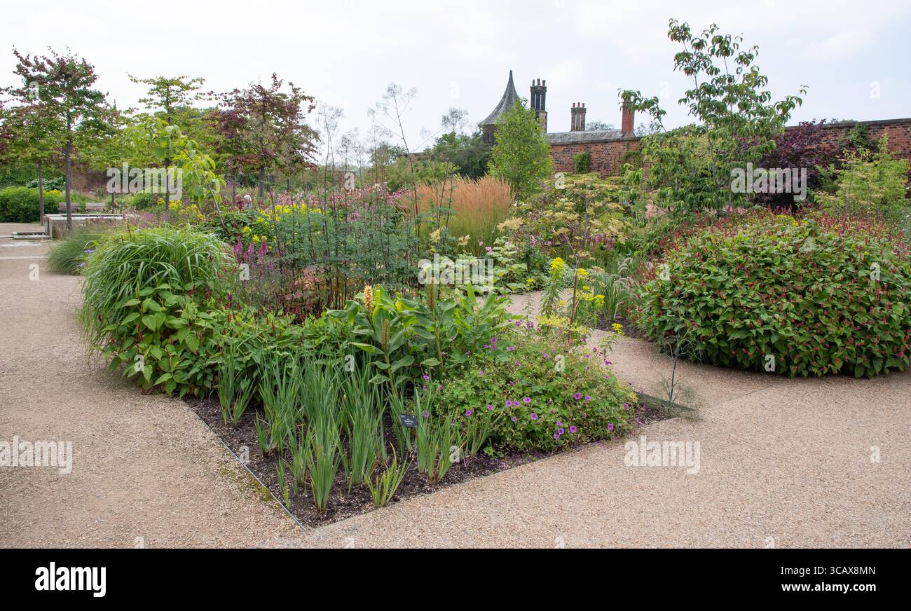 Paradise garden rhs hi-res stock photography and images - Alamy